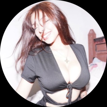 Samanta Oss (@queenpeach) · atom.bio website