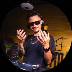 Astro (@astro_dj) · atom.bio website